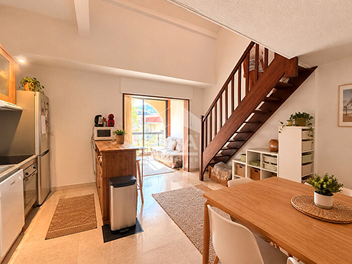 Appartement 2 pièces à Mougins, Centre-ville, Village, Tournamy, Le Val de Mougins, à vendre