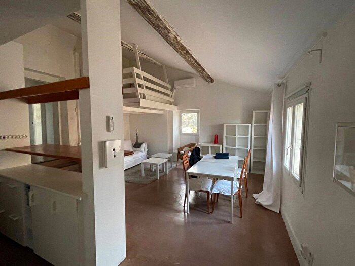 Appartement à louer - Centre Ville, Aix-en-Provence - 2 pièces - 1 chambre