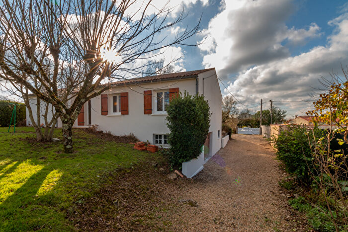 Maison à vendre - Saint-Savinien - 4 pièces - 3 chambres