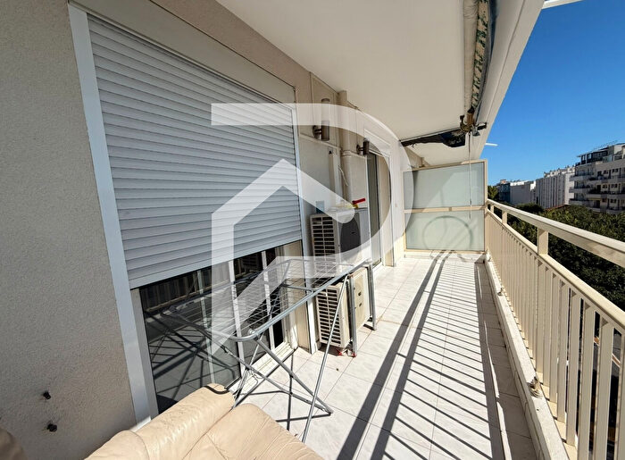 Appartement à vendre - Antibes, Antibes-les-Pins, Trianon, Le Fournel, Peyregoue - 3 pièces - 2 chambres