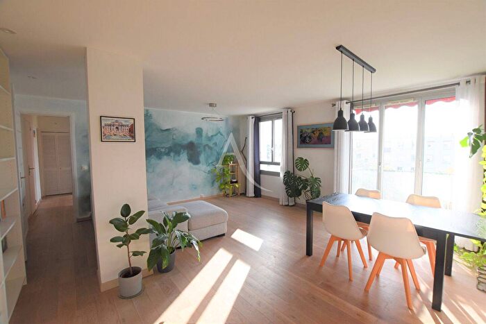 Appartement à louer - Bord de Seine-Les Martinets, Rueil-Malmaison - 3 pièces - 2 chambres