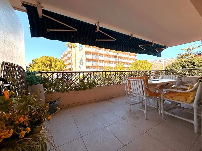 Appartement à vendre - Antibes, Juan-les-Pins, Le Cap - 3 pièces - 2 chambres