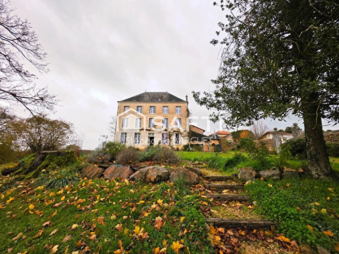 Maison à vendre - Sommières-du-Clain - 8 pièces - 7 chambres