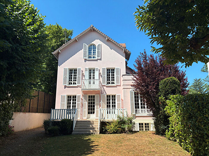 Maison 9 pièces à louer à Vaucresson