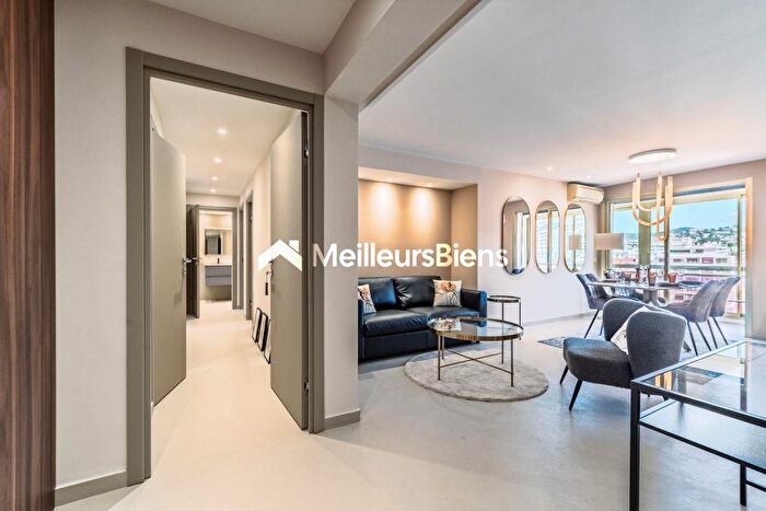 Appartement à vendre - Cannes, Centre-ville - 3 pièces - 2 chambres
