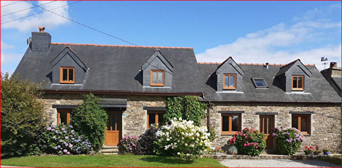 Maison à vendre - Plonévez-du-Faou - 8 pièces - 5 chambres