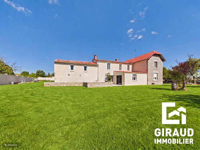 Maison 9 pièces à vendre à Fontenay-le-Comte, Charzais, Granges, Ardennes