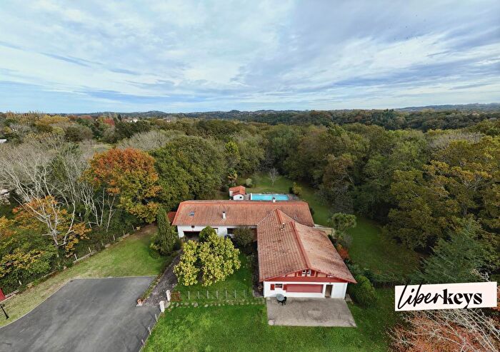 Maison à vendre - Ustaritz - 12 pièces - 8 chambres