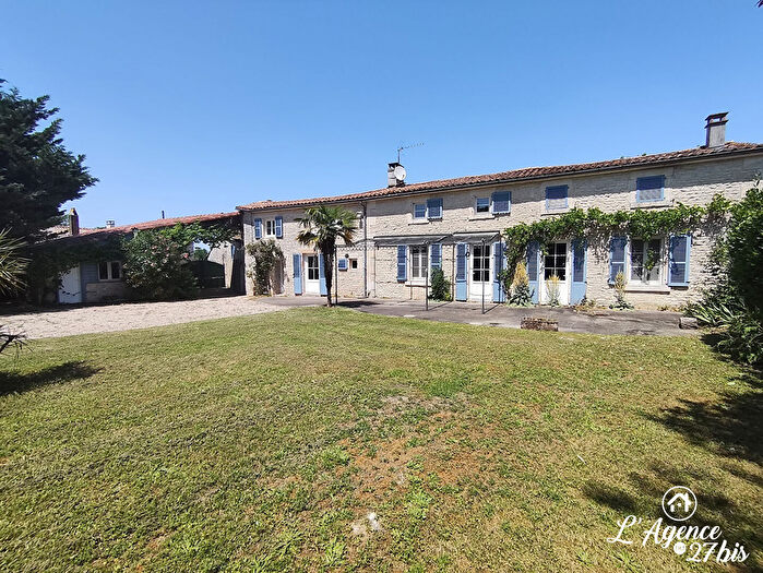 Maison 8 pièces à Mougon, à vendre
