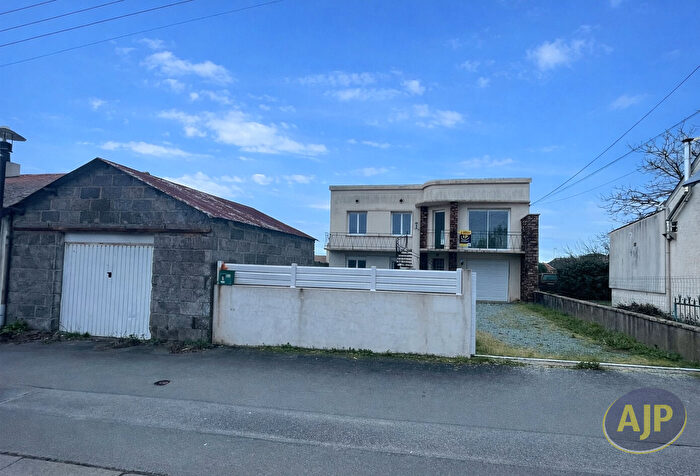 Maison à vendre - Aizenay - 6 pièces - 5 chambres