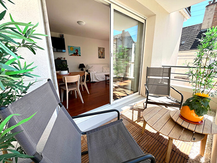 Appartement à vendre - Orléans, La Cigogne - 3 pièces - 2 chambres