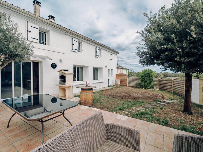 Maison 8 pièces à Pugnac, à vendre