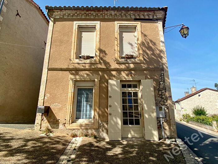 Sainte-Colombe-en-Bruilhois : Maison 3 pièces à louer