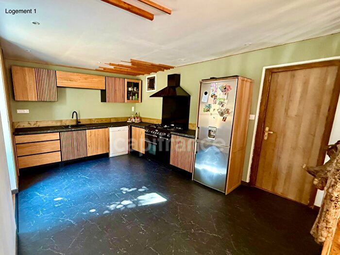 Champdeniers-Saint-Denis : Maison 10 pièces à vendre
