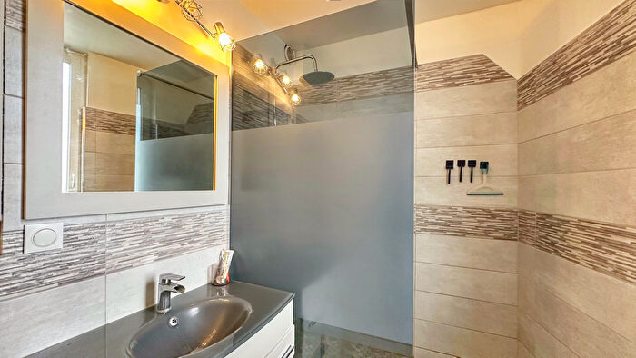 Appartement à vendre - Tullins - 4 pièces - 3 chambres