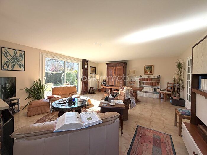 Maison à vendre - Mareil-sur-Mauldre - 7 pièces - 5 chambres