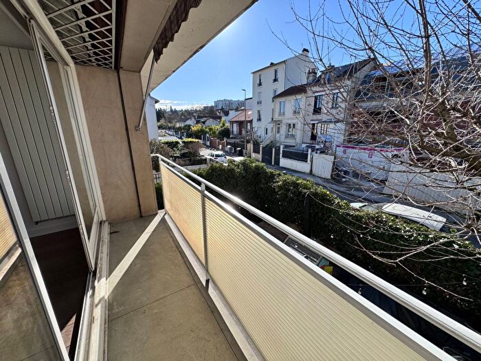 Appartement à louer - République, Suresnes - 3 pièces - 2 chambres