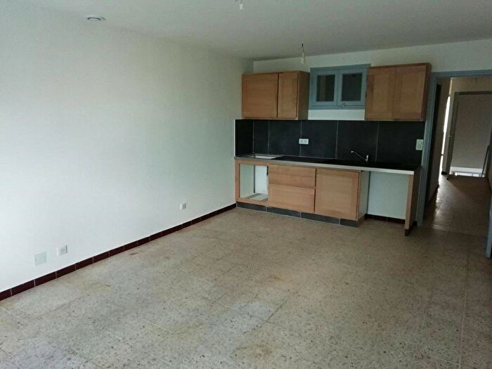 Maison à louer - Seillons-Source-dArgens - 3 pièces - 2 chambres