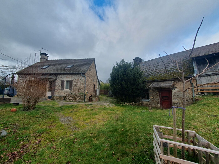 Maison à vendre - Soursac - 5 pièces - 3 chambres