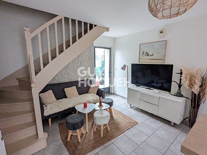 Appartement à louer - Saint-Bonnet-de-Mure - 2 pièces - 1 chambre