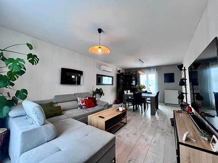 Maison à vendre - Saint-Ay - 5 pièces - 4 chambres