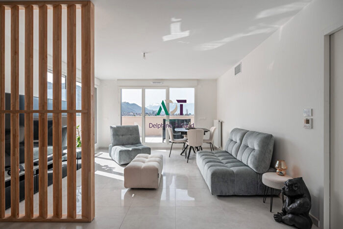 Appartement à vendre - Le Versoud - 4 pièces - 3 chambres