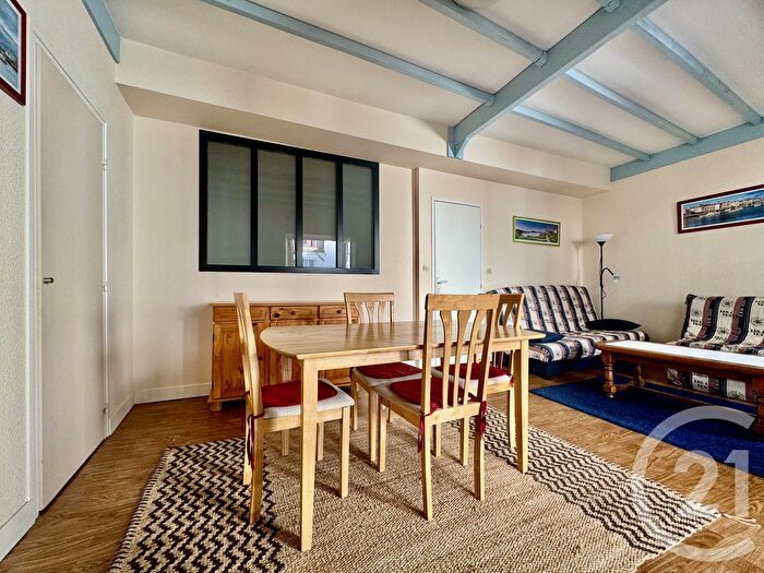 Appartement à louer - Saint-Jean-de-Luz, Centre-ville - 2 pièces - 1 chambre