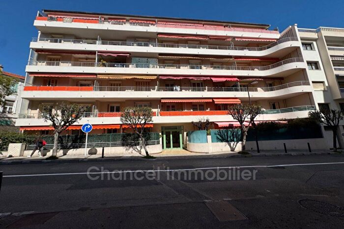 Appartement à louer - Place de Gaulle, Antibes - 3 pièces - 2 chambres