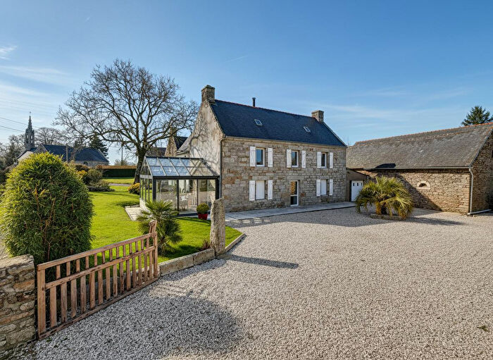 Maison 15 pièces à Scaër, à vendre