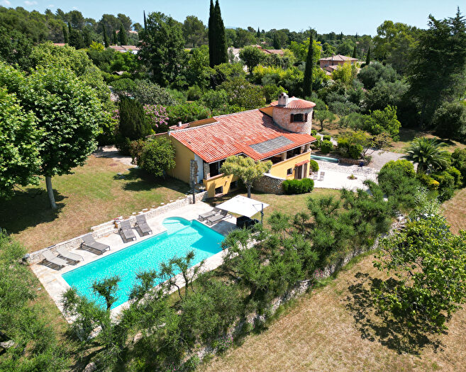 Maison à vendre - Bagnols-en-Forêt - 8 pièces - 5 chambres