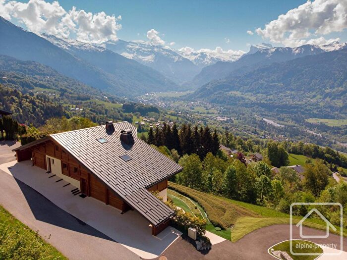 Maison 10 pièces à Verchaix, à vendre