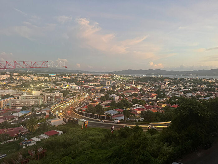 Appartement à vendre - Fort-de-France - 4 pièces - 3 chambres
