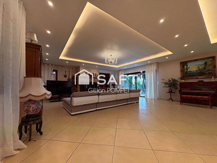 Maison à vendre - La Colle-sur-Loup - 8 pièces - 5 chambres