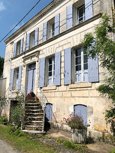 Maison à vendre - Saint-Savinien - 6 pièces - 4 chambres