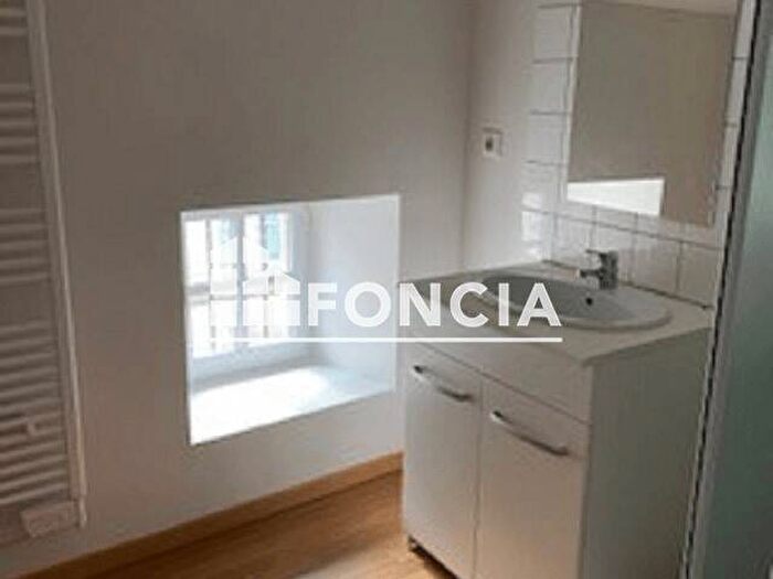 Appartement à louer - La Rochefoucauld-en-Angoumois - 3 pièces - 2 chambres