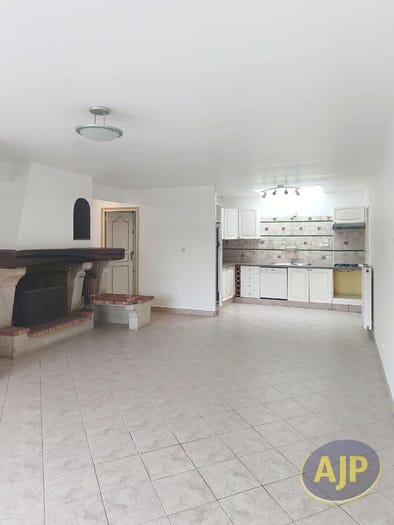 Maison 6 pièces à louer à Chazé-sur-Argos