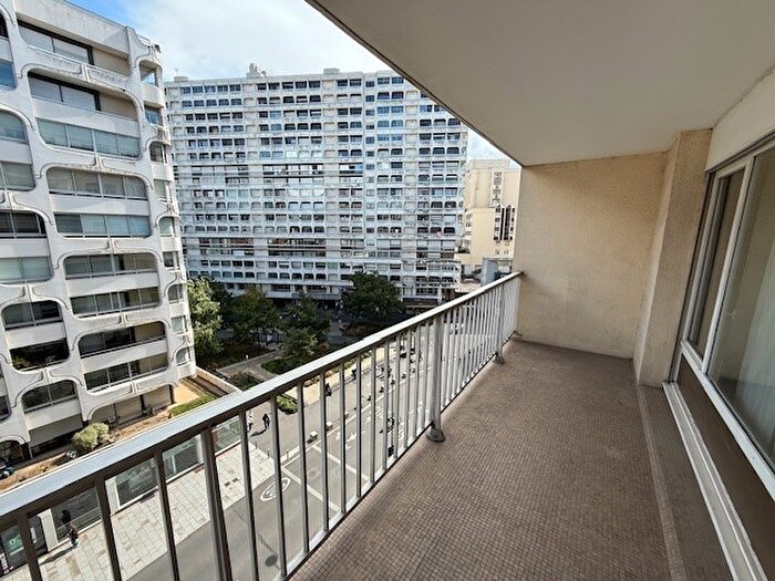 Appartement à louer - Quartiers Centre, Colombier - 5 pièces - 3 chambres