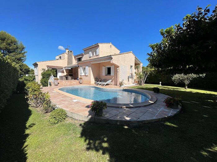 Maison à vendre - Saint-Mitre-les-Remparts - 7 pièces - 4 chambres