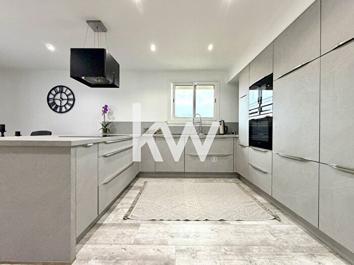 Maison à vendre - Cébazat - 6 pièces - 4 chambres