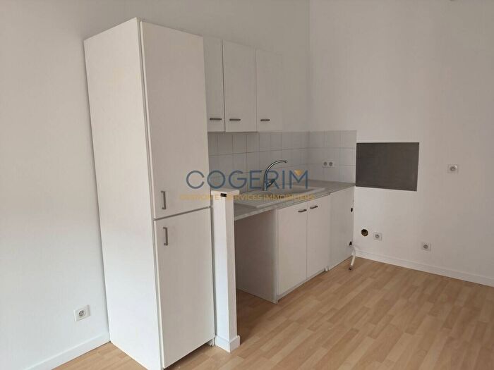 Appartement à louer - centre Ville-La Chartonnière-La Barre, Villefranche-sur-Saône - 2 pièces - 1 chambre