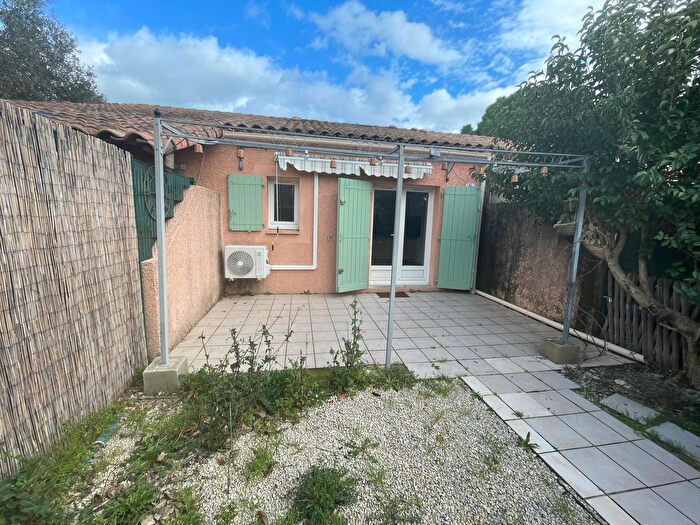 Maison à louer - Eyguières - 1 pièce - 1 chambre