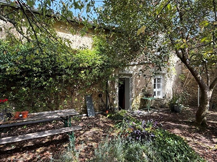 Maison à vendre - Ruffec - 4 pièces - 2 chambres