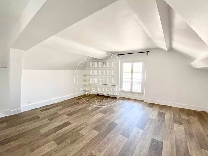 Appartement à louer - Ourches, Saint-Germain-en-Laye - 1 pièce