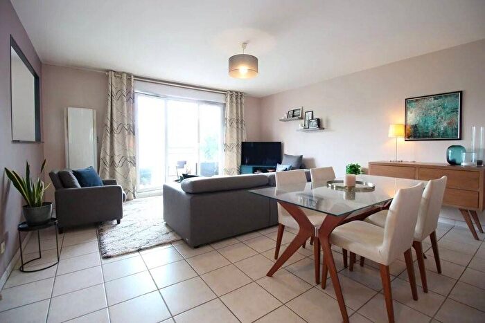 Appartement 3 pièces à Saint Louis, Lyon 7ème arrondissement, à louer