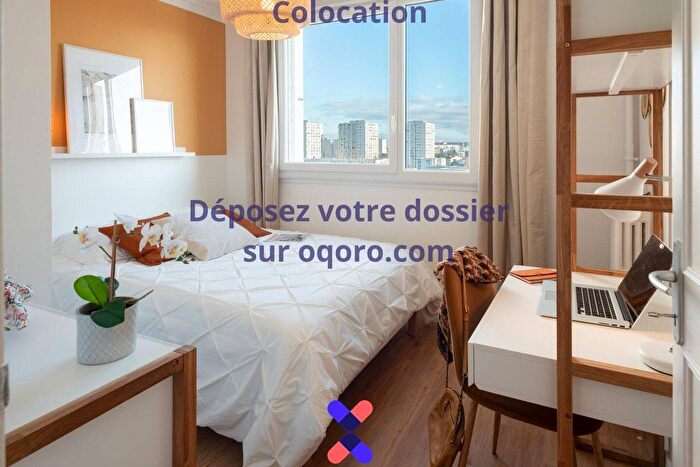 Appartement à louer - Le Bachut, Lyon ème arrondissement - 5 pièces - 4 chambres