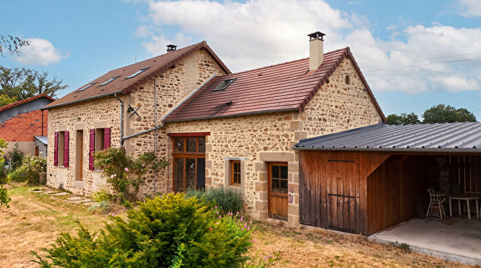 Saint-Aubin-le-Monial : Maison 7 pièces à vendre