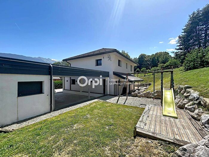Maison 4 pièces à louer à Mercury