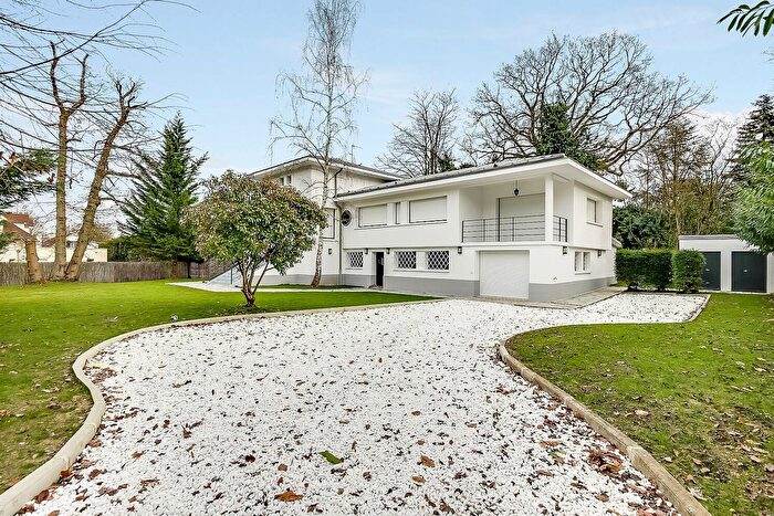 Maison 7 pièces à louer à Bourg-La Feuillaume Nord, La Celle-Saint-Cloud