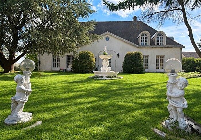 Roissy-en-Brie : Maison 12 pièces à vendre