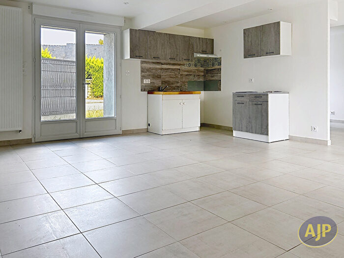 Maison 4 pièces à Issé, à louer